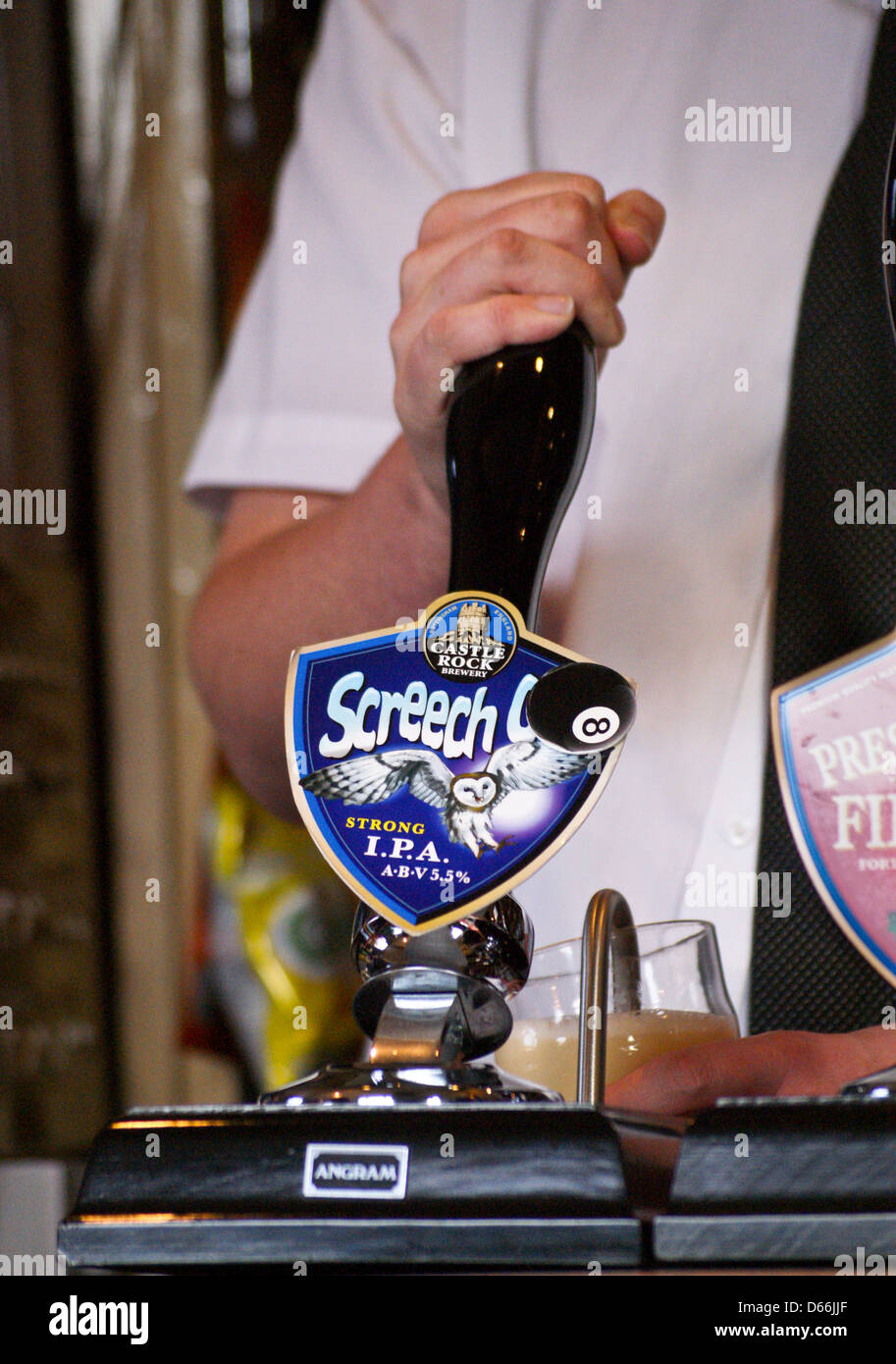 Hand pulling beer pump hi-res stock photography and images - Alamy