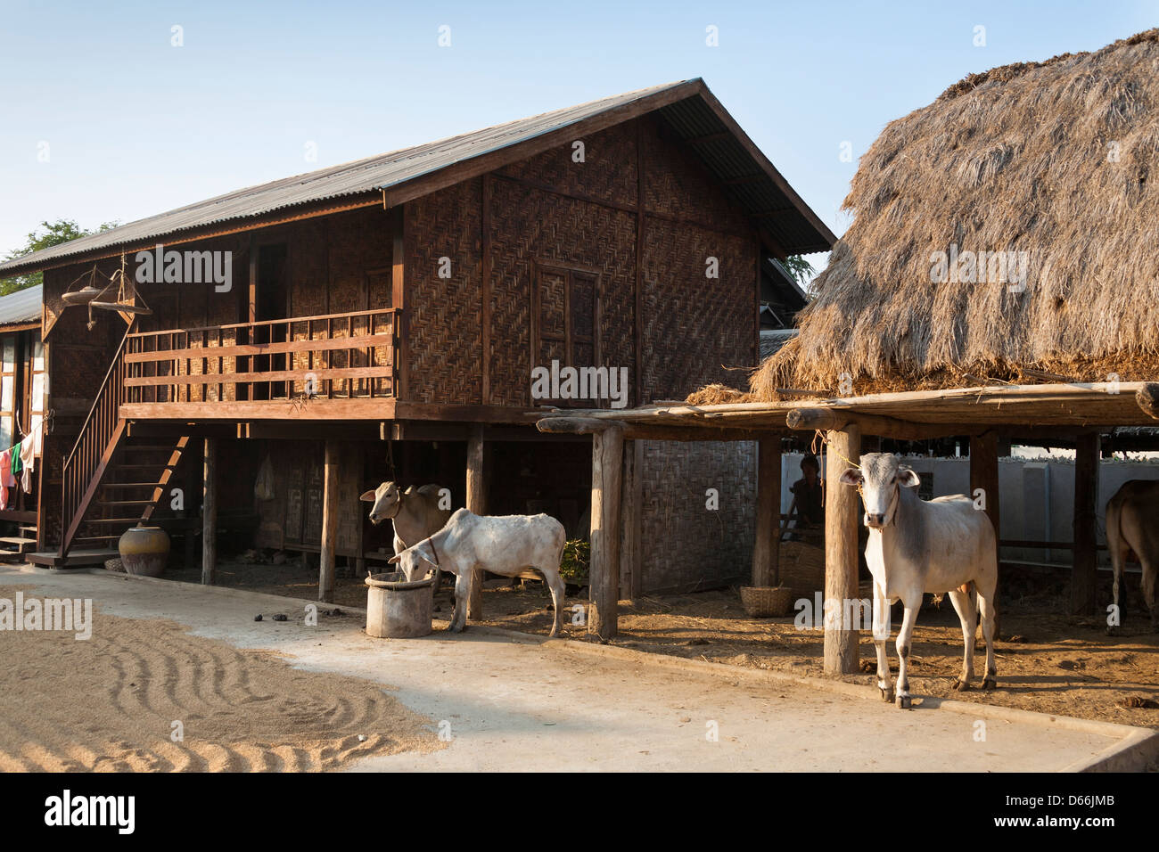 Farm yard building tradition hi-res stock photography and images - Alamy