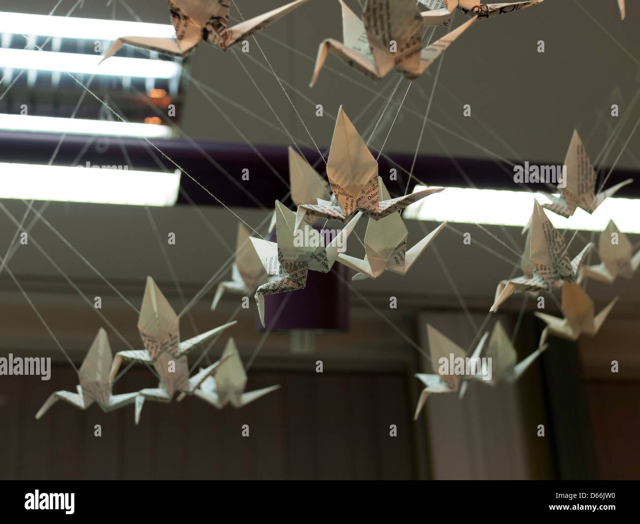 Origami paper cranes orizuru hi-res stock photography and images - Alamy