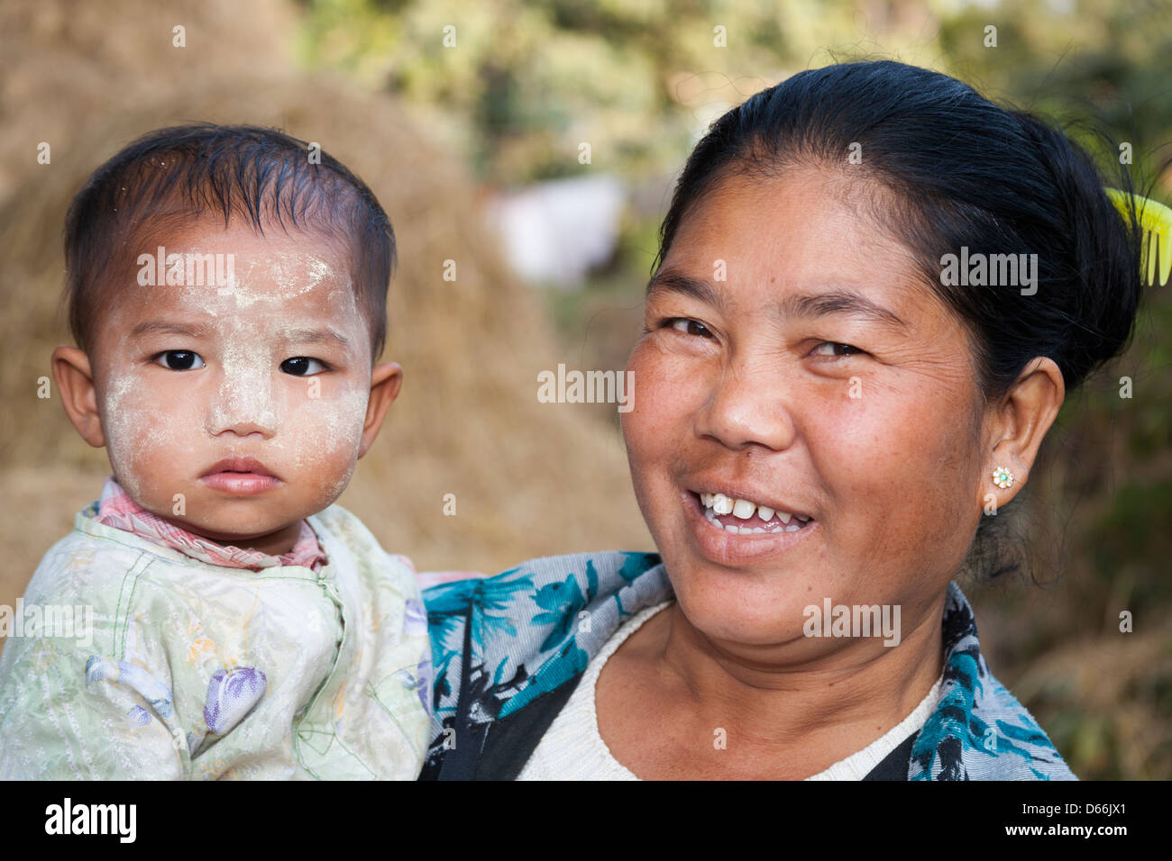 Smiling happy burmese family hi-res stock photography and images - Alamy