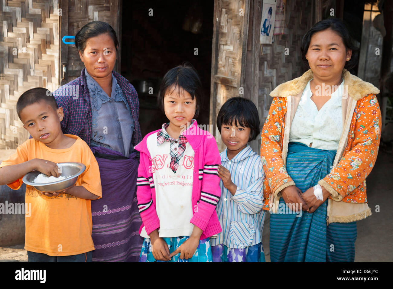 Myanmar women hi-res stock photography and images - Alamy