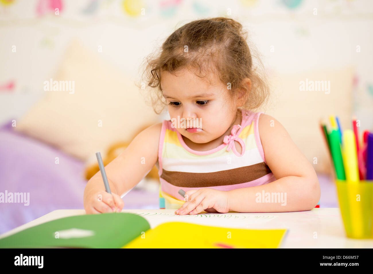 Pencil drawing face hi-res stock photography and images - Alamy