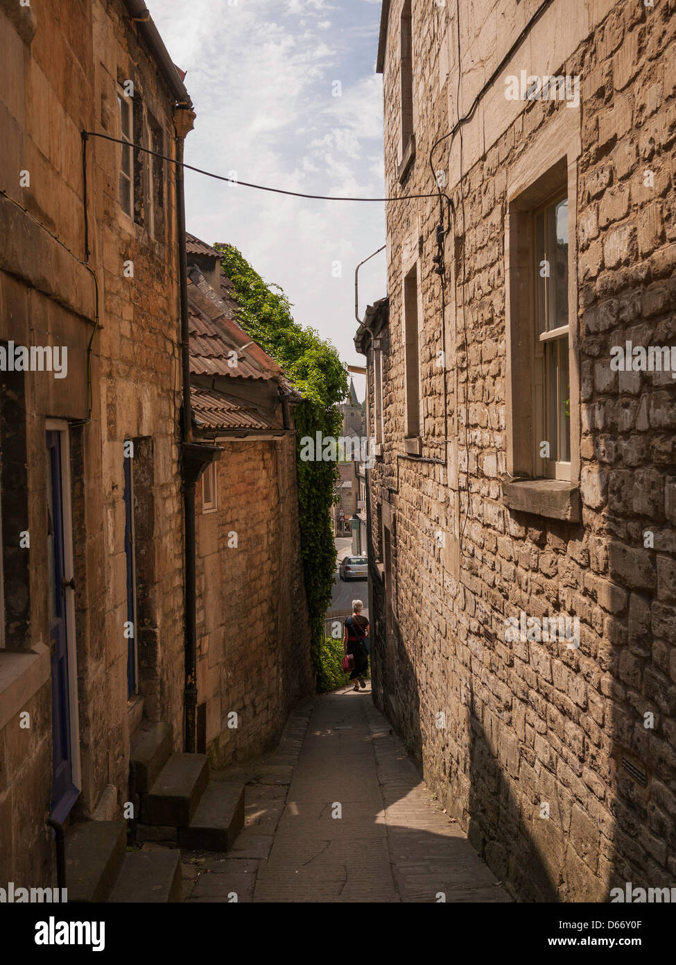 Narrow alley uk hi-res stock photography and images - Alamy