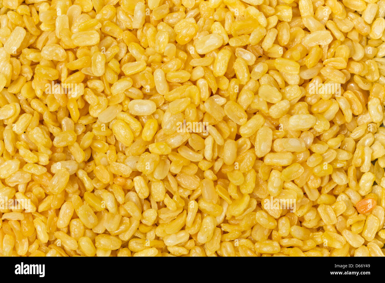 Macro yellow crispy mung beans Stock Photo - Alamy