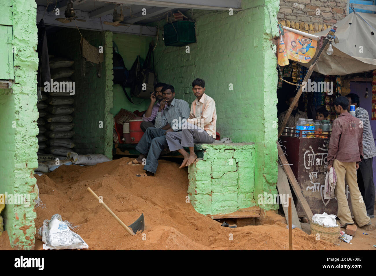Slum slums delhi india hi-res stock photography and images - Alamy