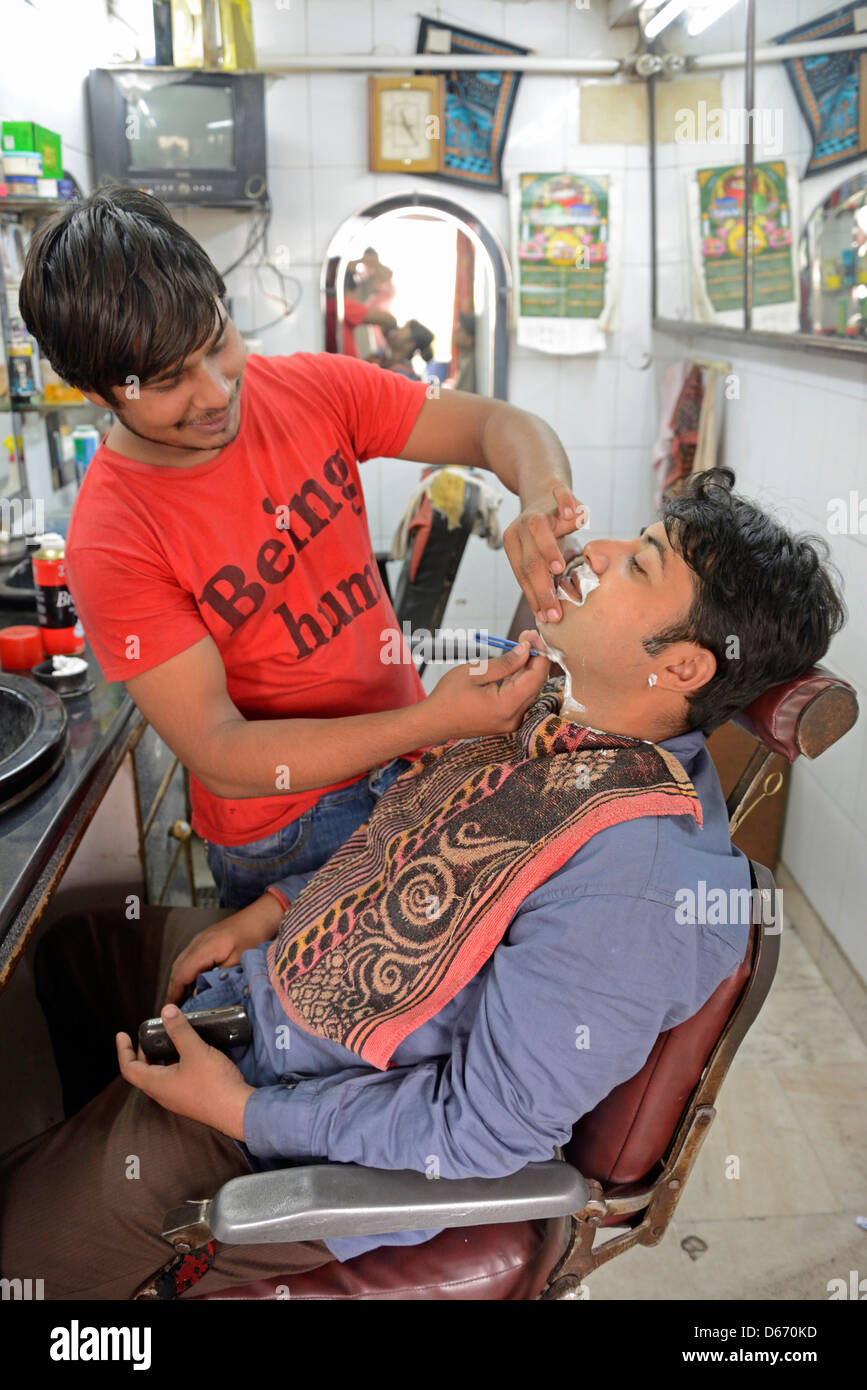 Indian barber hi-res stock photography and images - Alamy