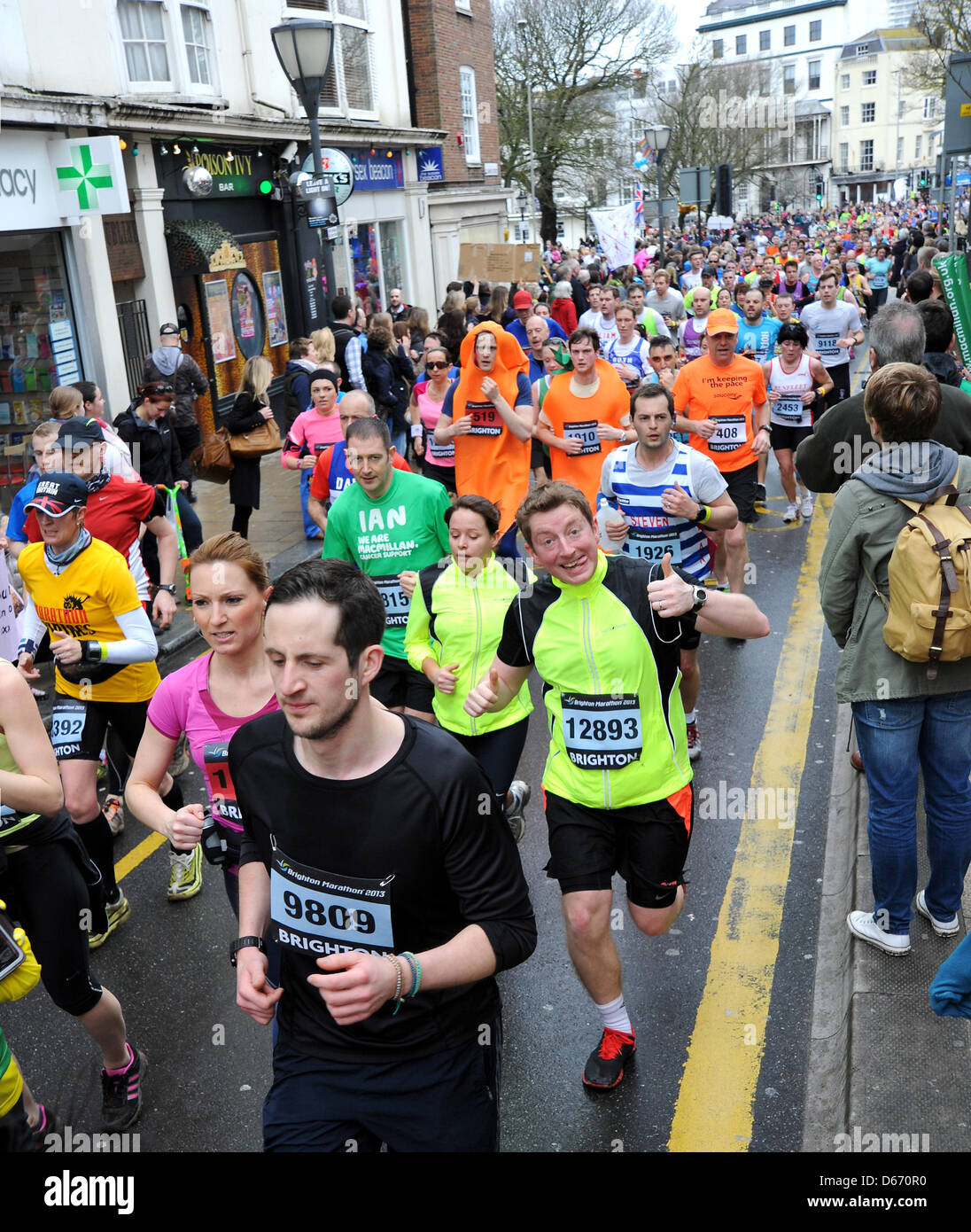 Marathon runners city hi-res stock photography and images - Alamy