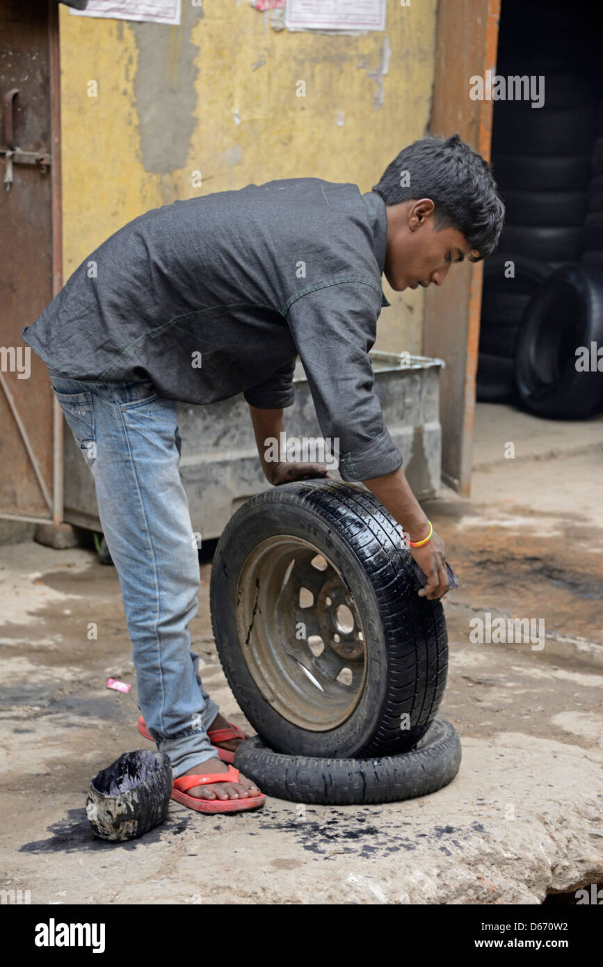 Tyre fitter hi-res stock photography and images - Alamy