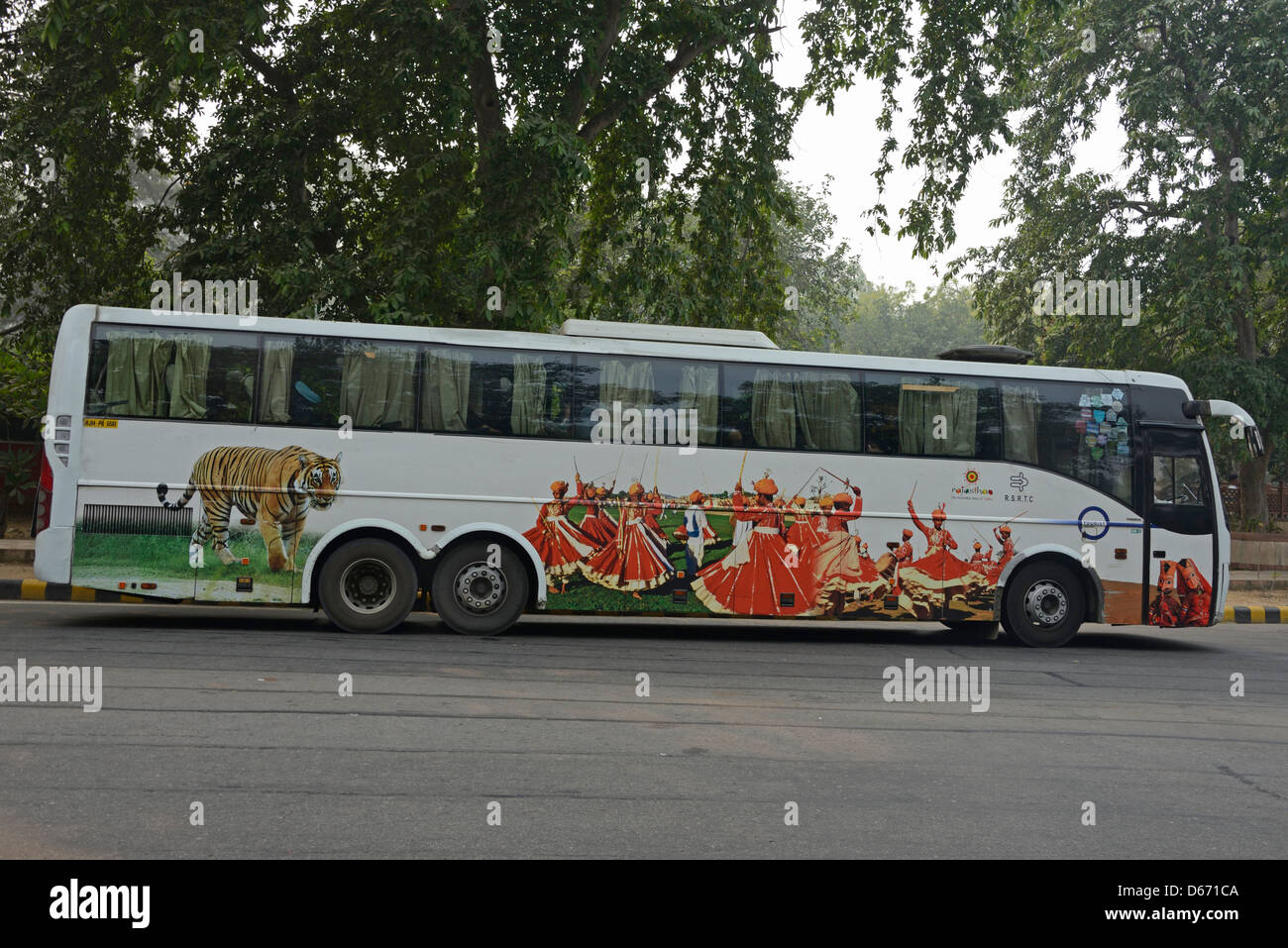 Indian bus hi-res stock photography and images - Alamy