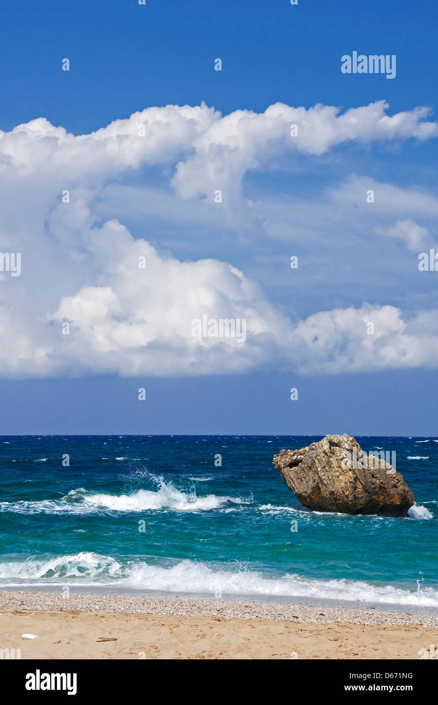 Rock am strand hi-res stock photography and images - Alamy