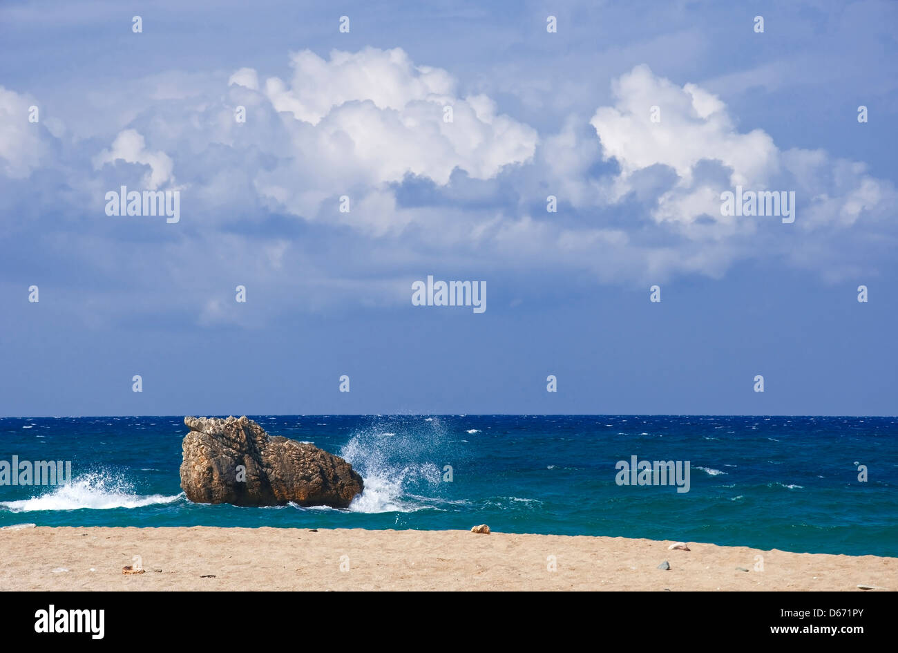 Pictures of waves breaking hi-res stock photography and images - Alamy