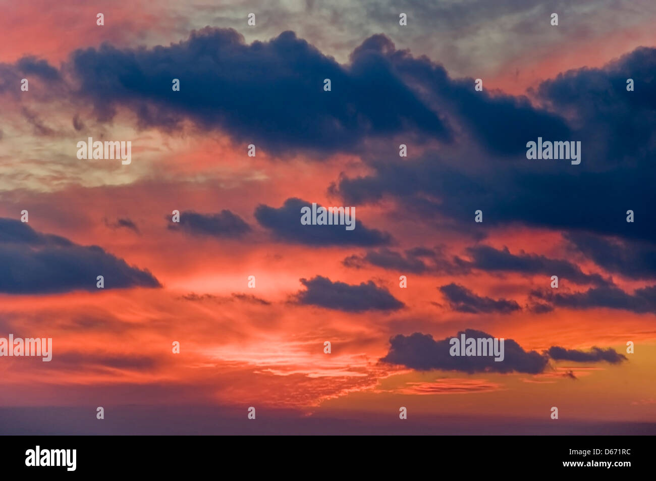 Dramatic images of sun light hi-res stock photography and images - Alamy