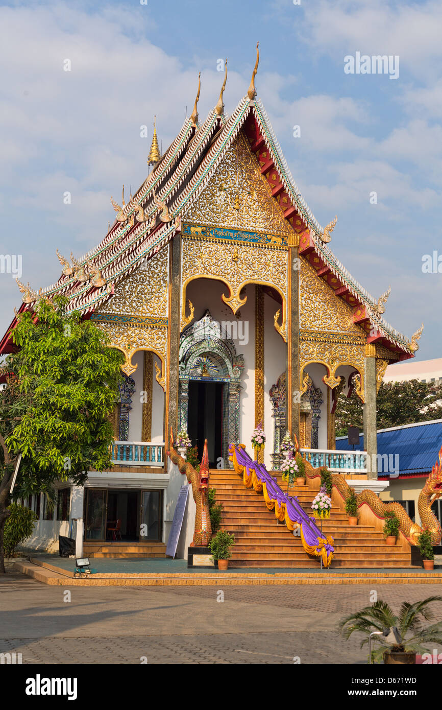 Festively decorated the entrance to Thai temple Stock Photo - Alamy