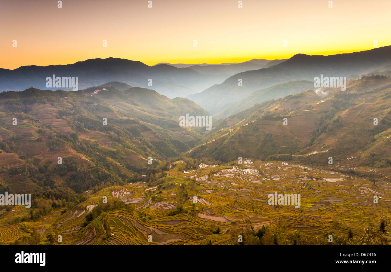 Yuanyang rice terraces sunset in Yunnan, China Stock Photo - Alamy