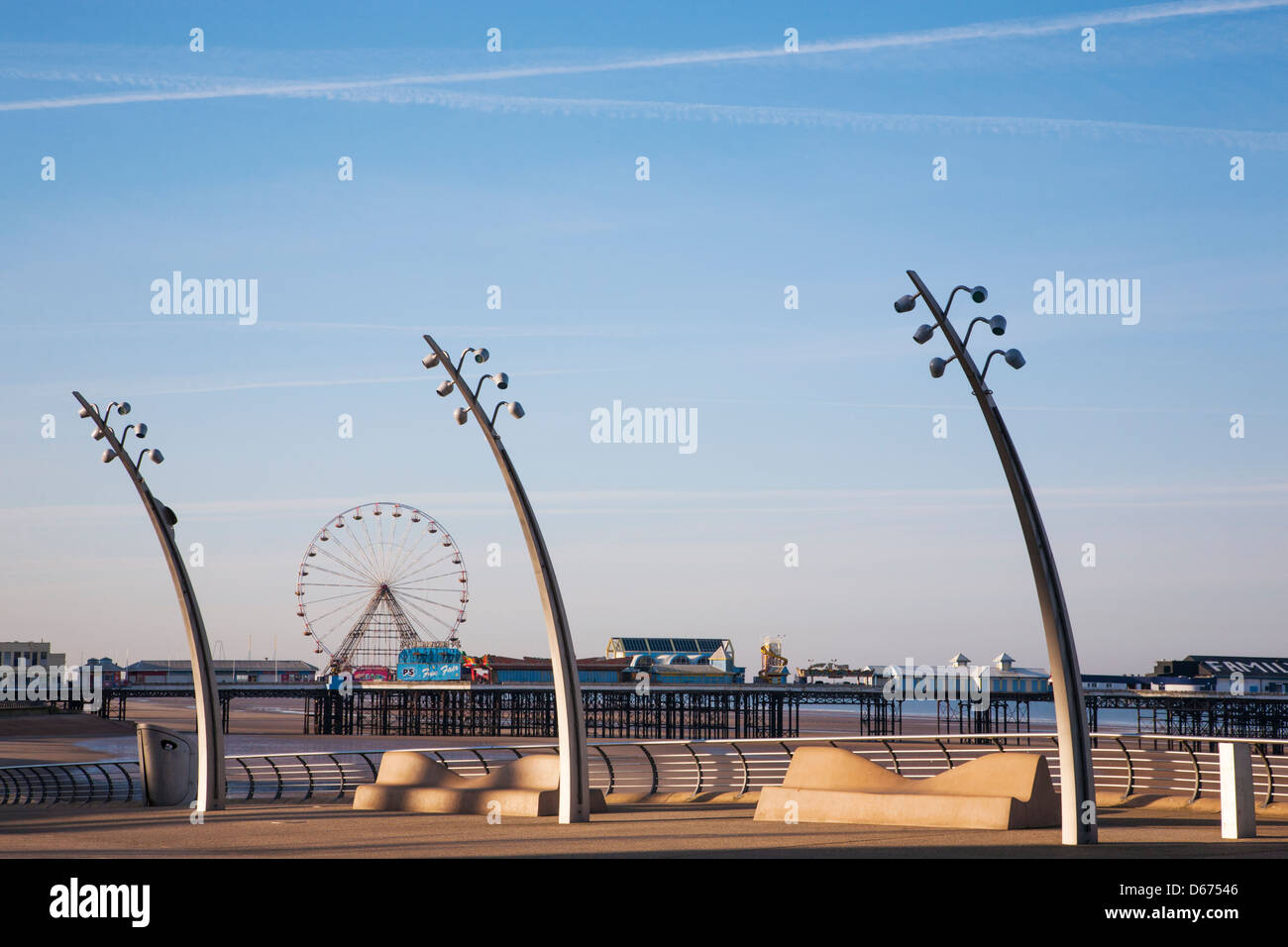 Blackpool central pier big wheel hi-res stock photography and images ...