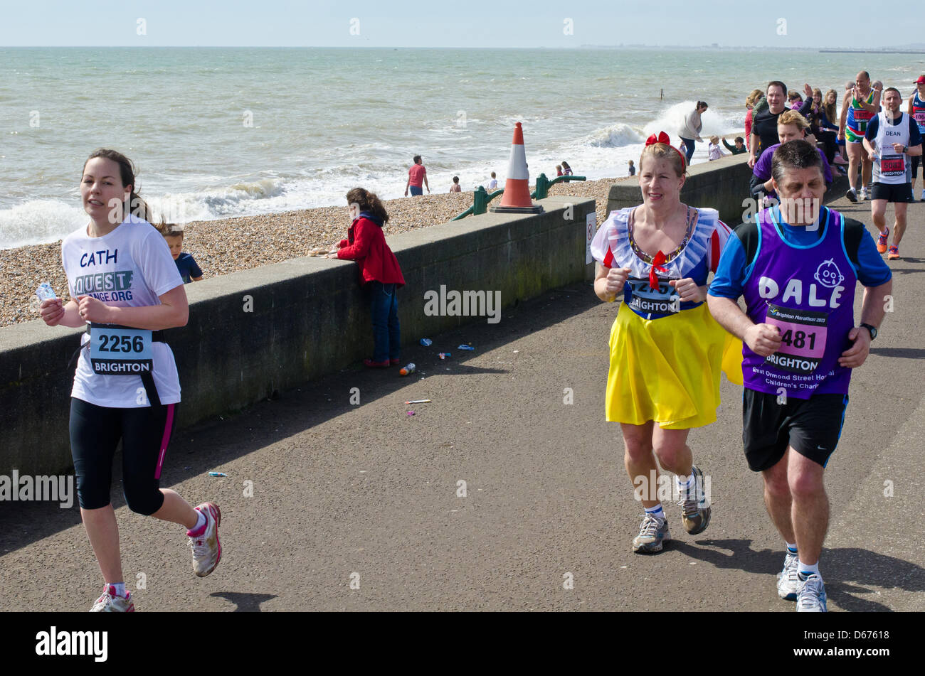 Running along brighton seafront hi-res stock photography and images - Alamy