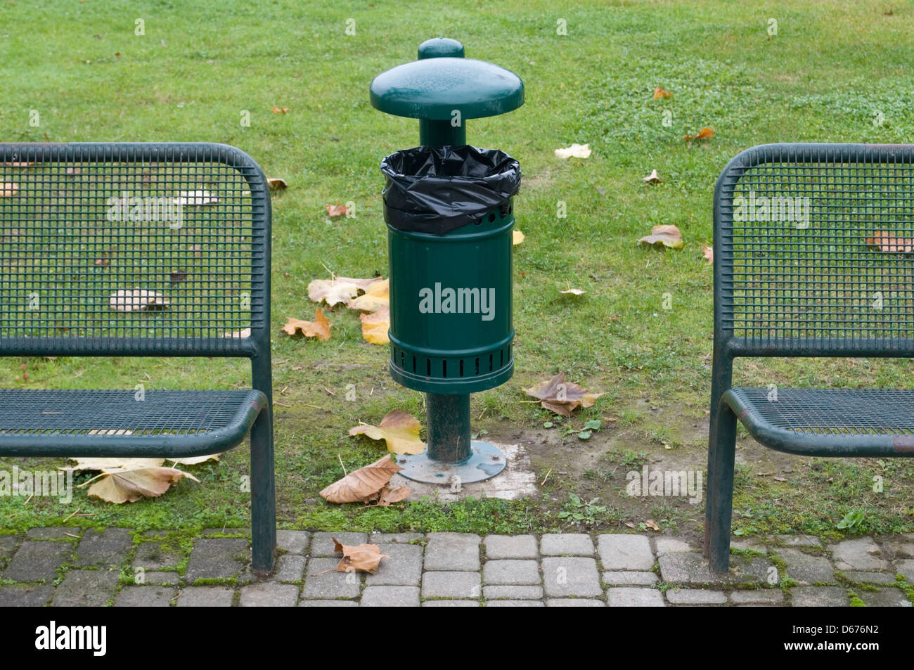 Benches and rubbish bin Stock Photo - Alamy