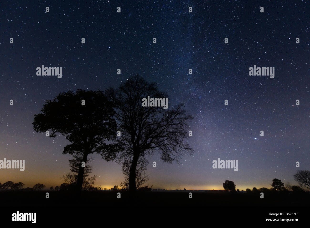 Starry night with milkyway hi-res stock photography and images - Alamy