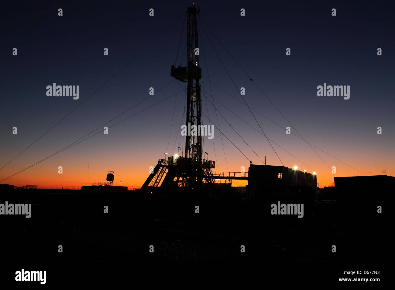 Onshore oil rig hi-res stock photography and images - Alamy