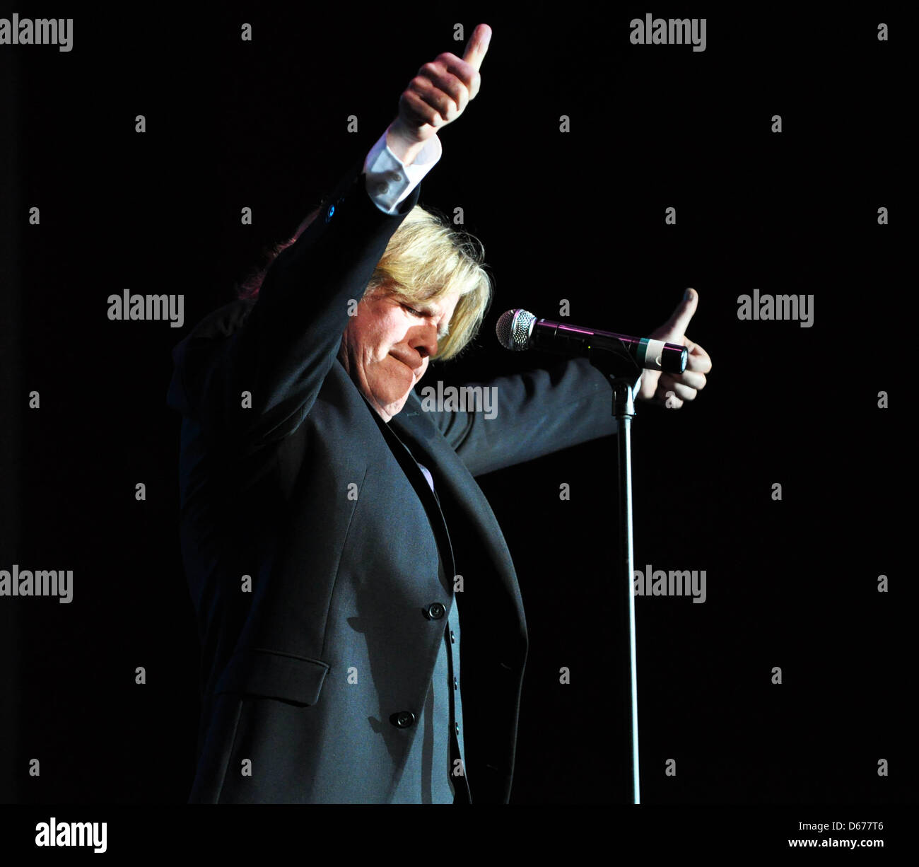 Peter noone singer hi-res stock photography and images - Alamy