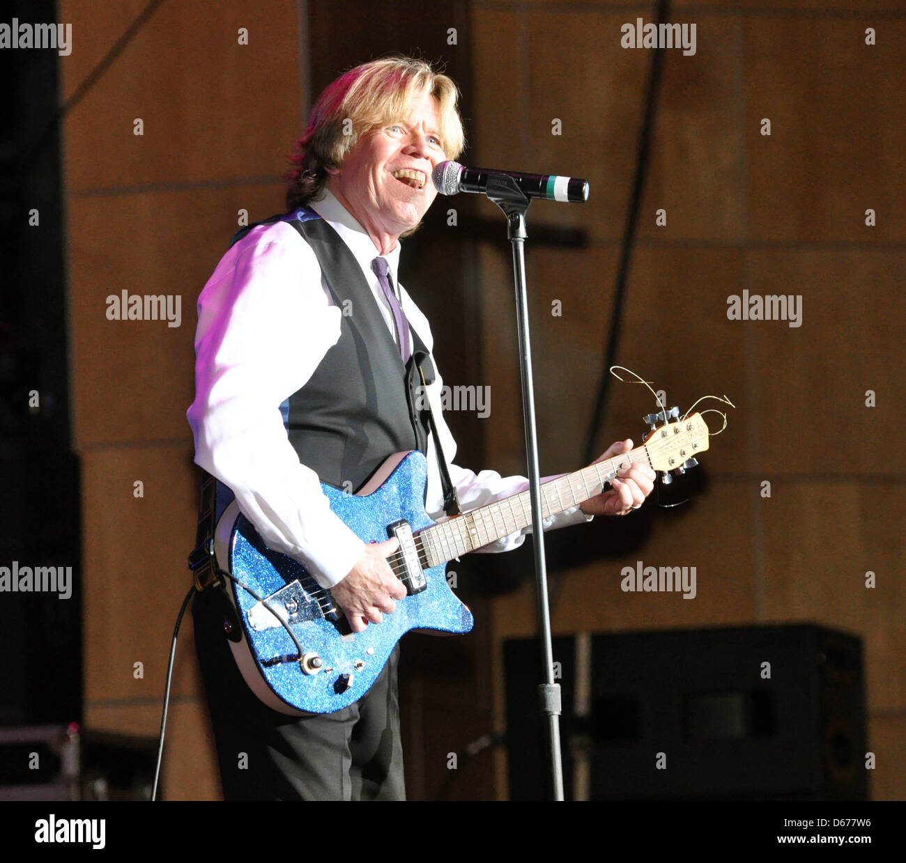 Peter noone singer hi-res stock photography and images - Alamy