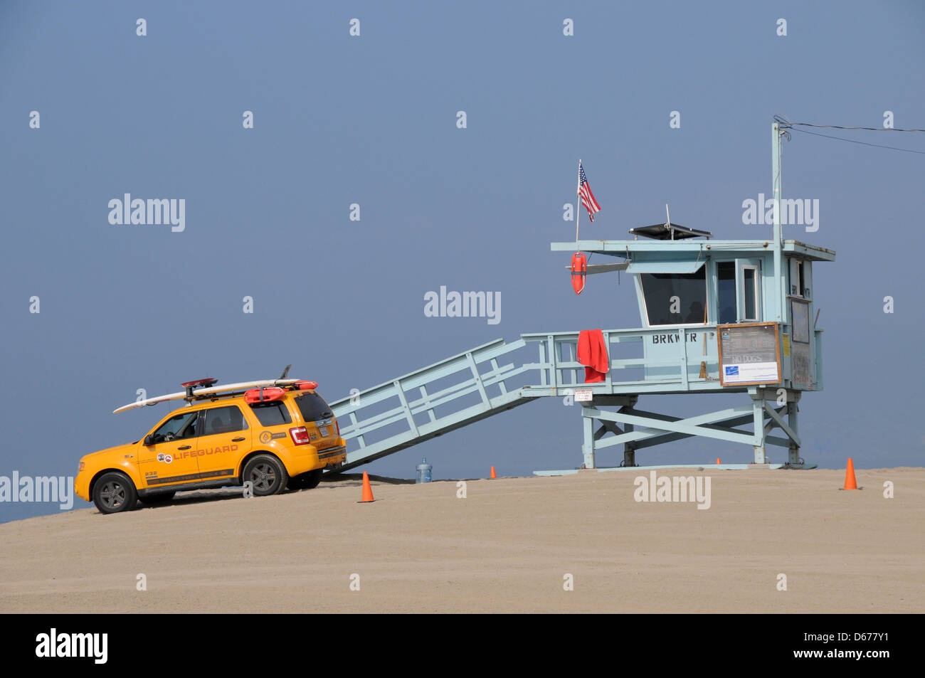 Venice beach lifeguards station hi-res stock photography and images - Alamy