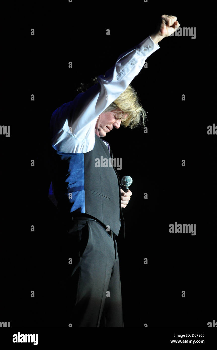 Peter noone singer hi-res stock photography and images - Alamy
