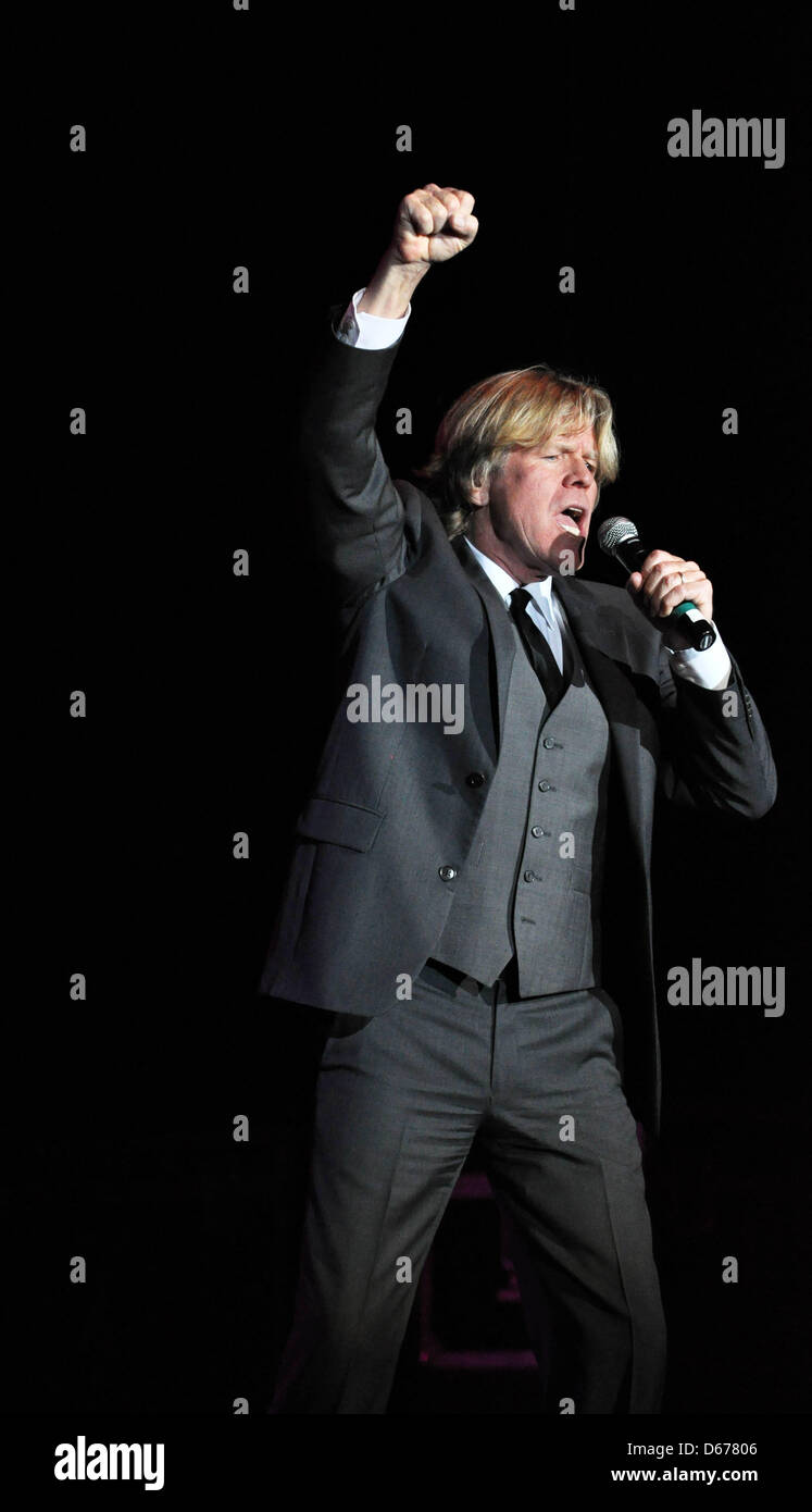 Peter noone singer hi-res stock photography and images - Alamy