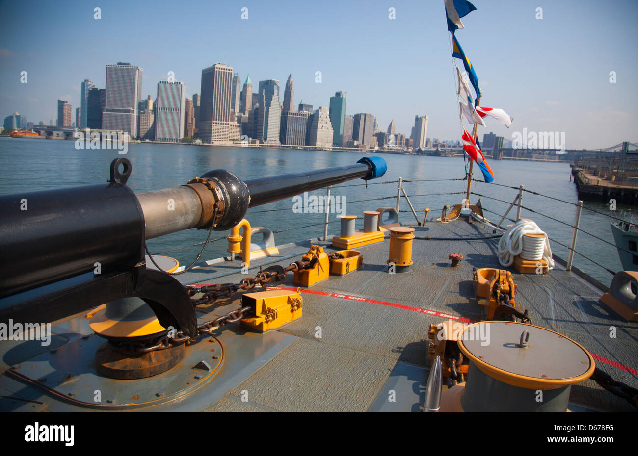 Us navy ships bow anchor hi-res stock photography and images - Alamy