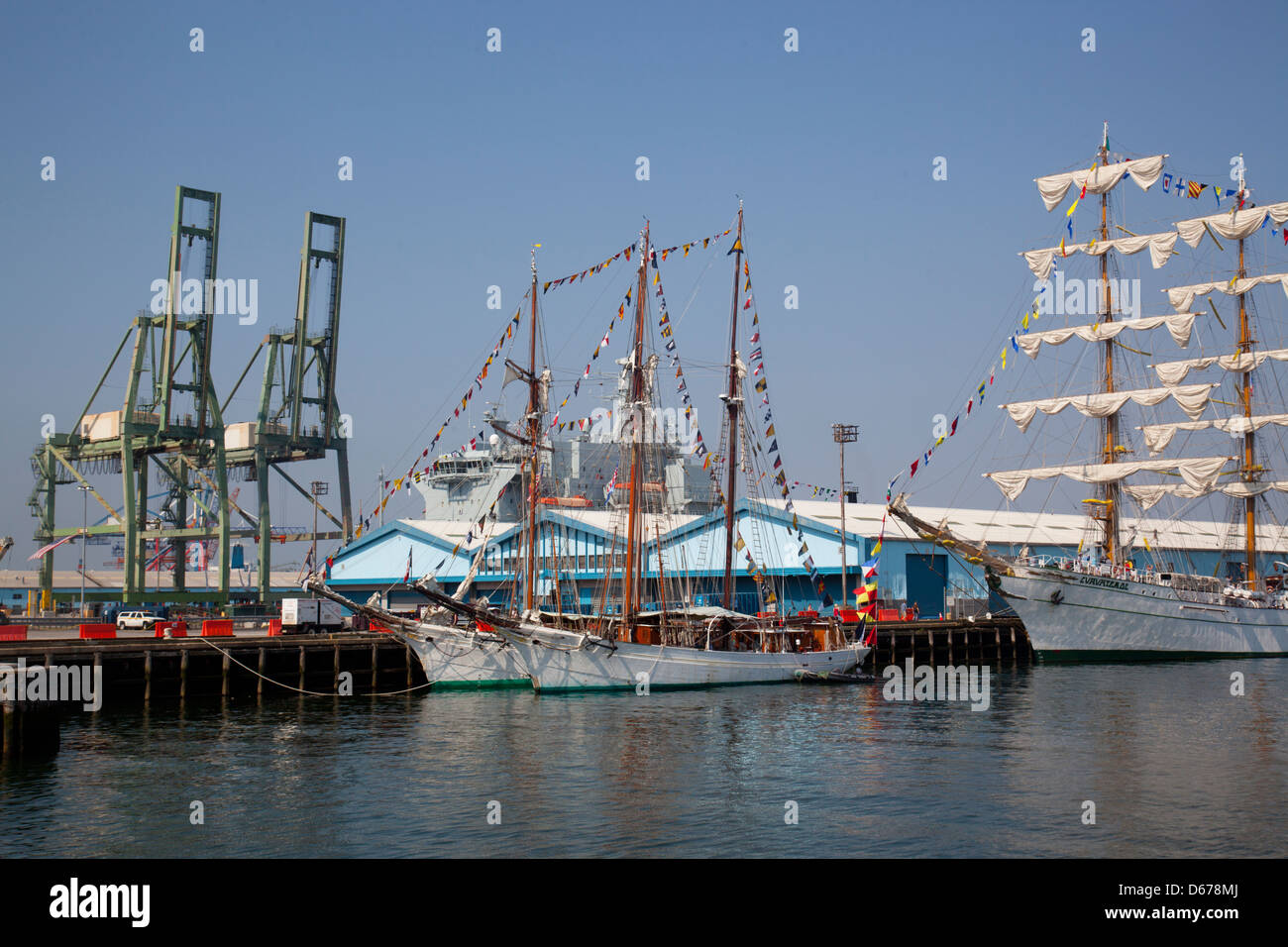 Fleet week new york navy hi-res stock photography and images - Alamy