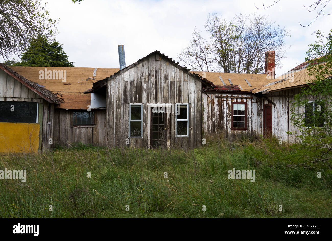 Derelict farmhouse house hi-res stock photography and images - Alamy