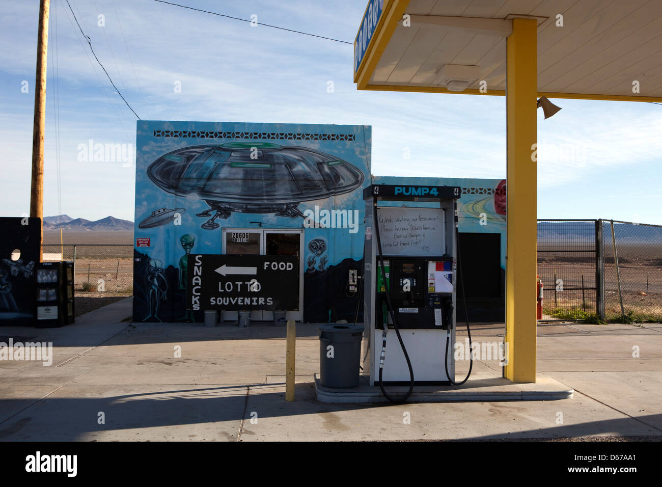 Gas station mural hi-res stock photography and images - Alamy