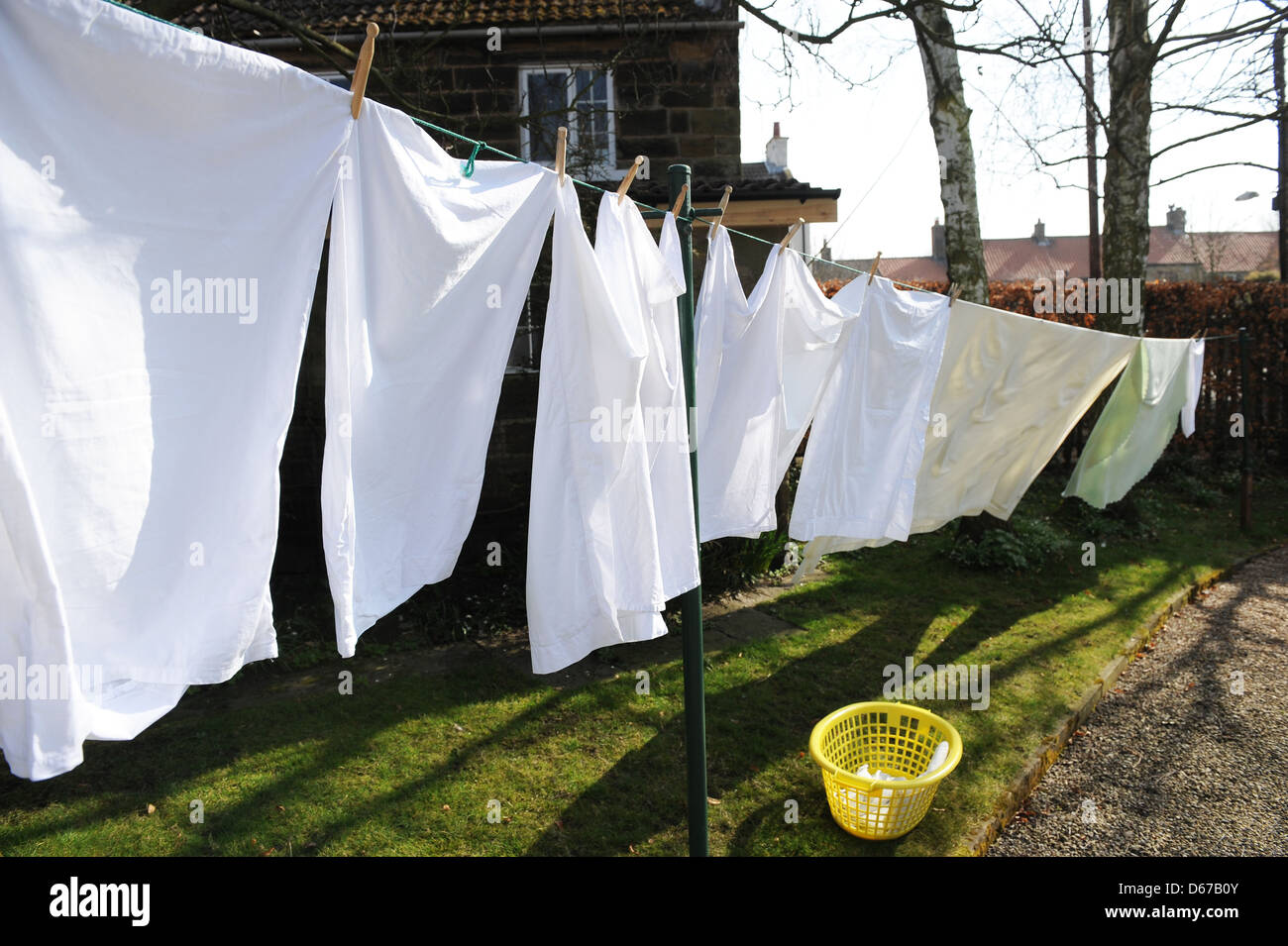 White Sheets, Clothesline Stock Photos & White Sheets, Clothesline ...