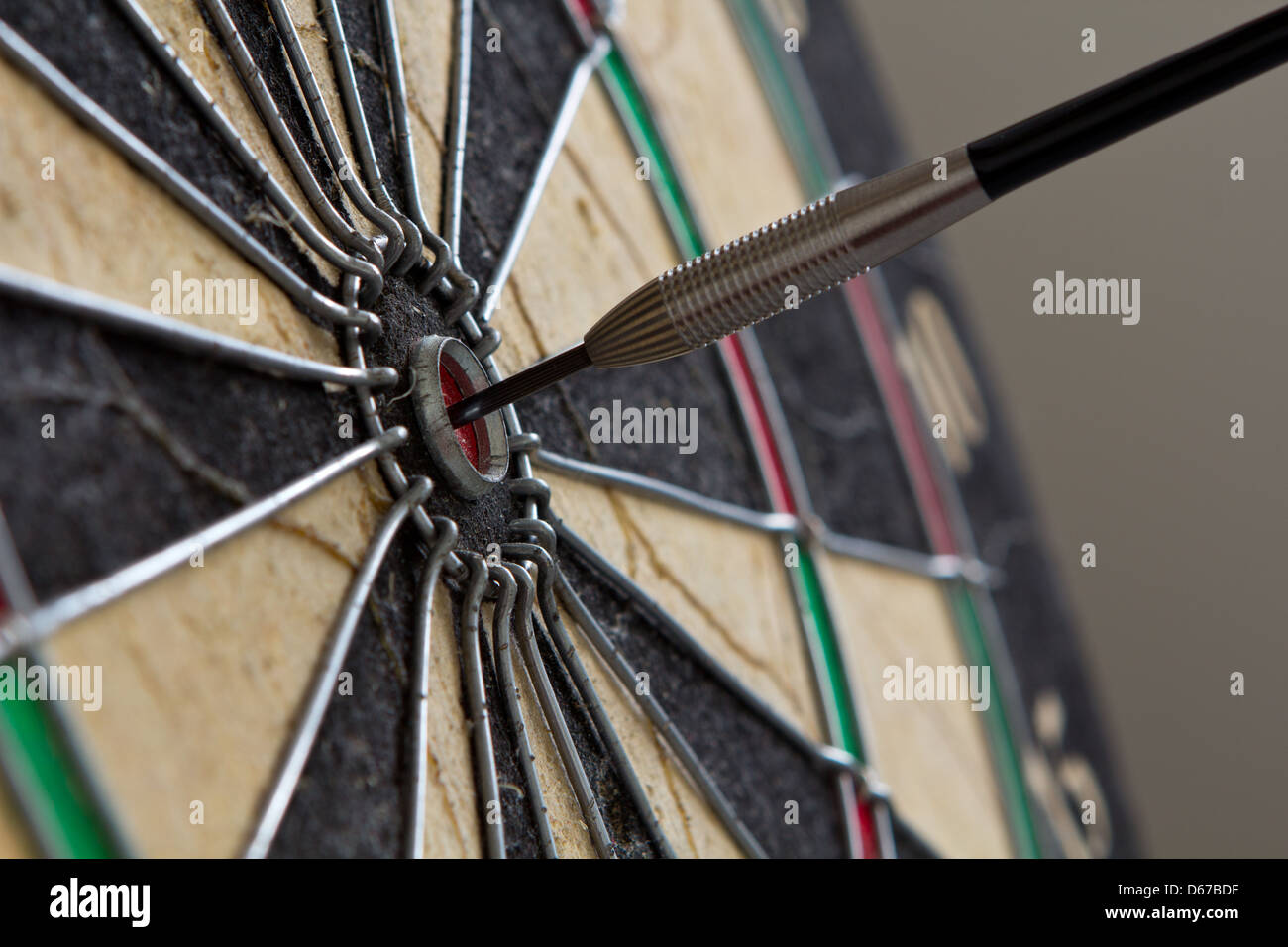 Bullseye dart board hi-res stock photography and images - Alamy