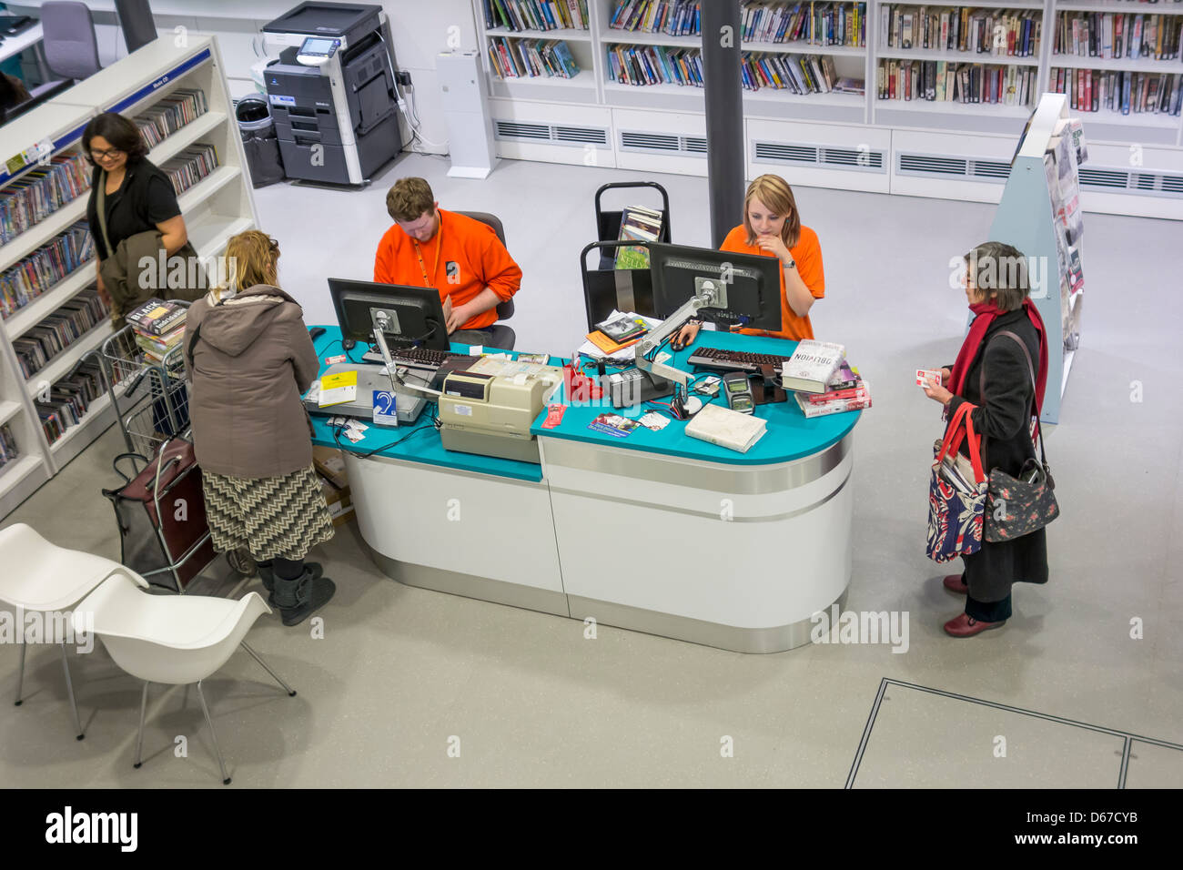 Checkout desk hi-res stock photography and images - Alamy