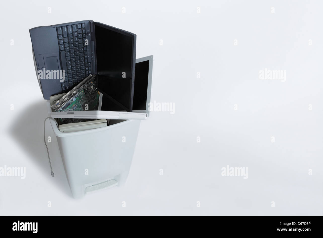 Dustbin computer hi-res stock photography and images - Alamy