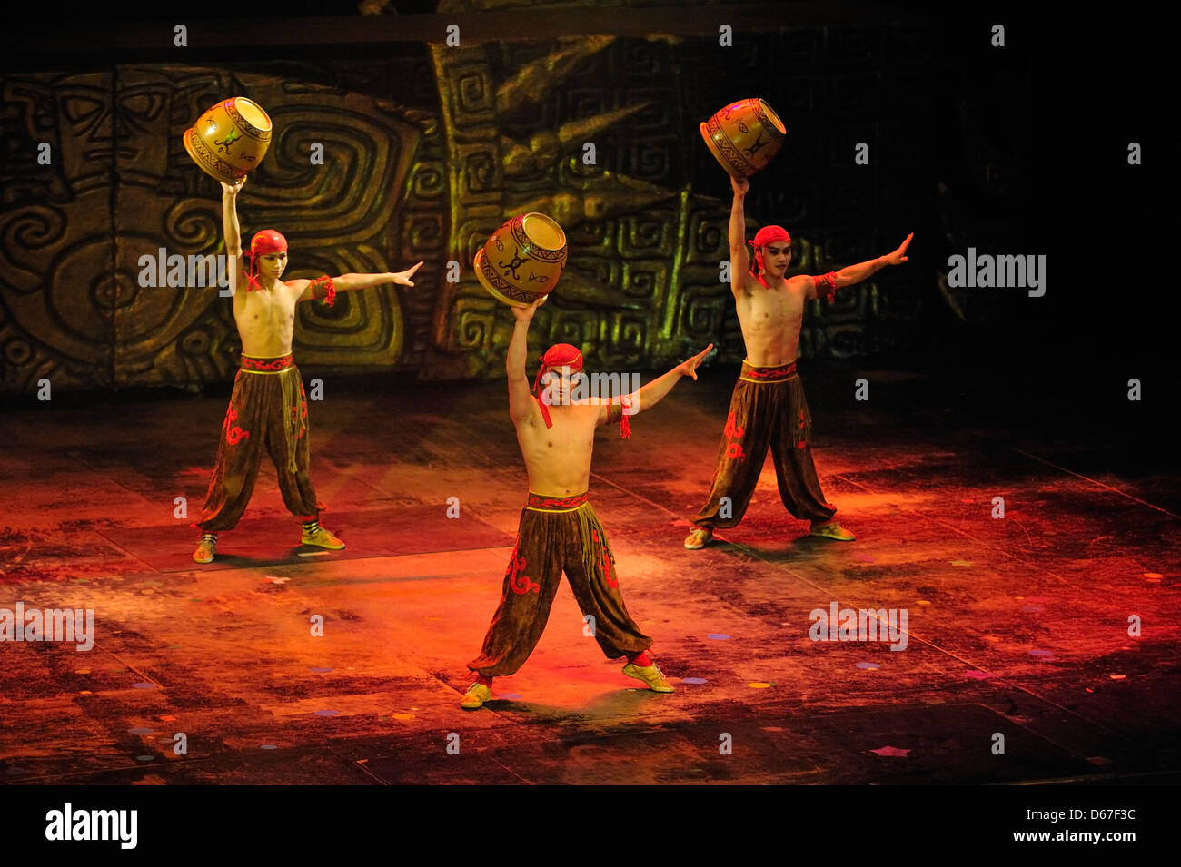 Acrobatic Troupe Stock Photos & Acrobatic Troupe Stock Images - Alamy