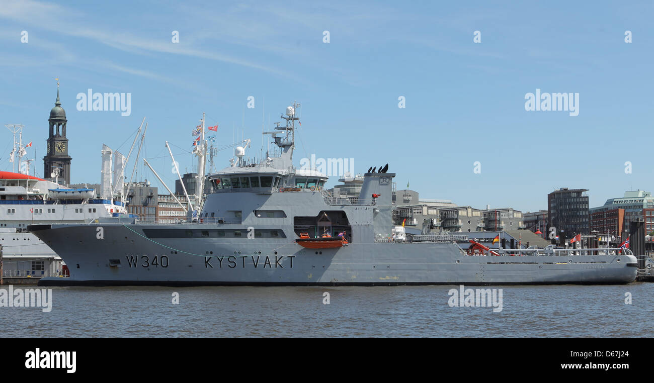 'KV Barentshav' of the Norwegian coast guard lies in port of Hamburg ...