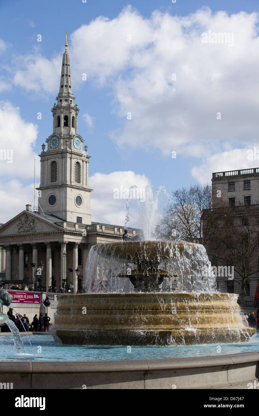 Water Fountain in London's Famous Trafalgar Square Stock Photo - Alamy