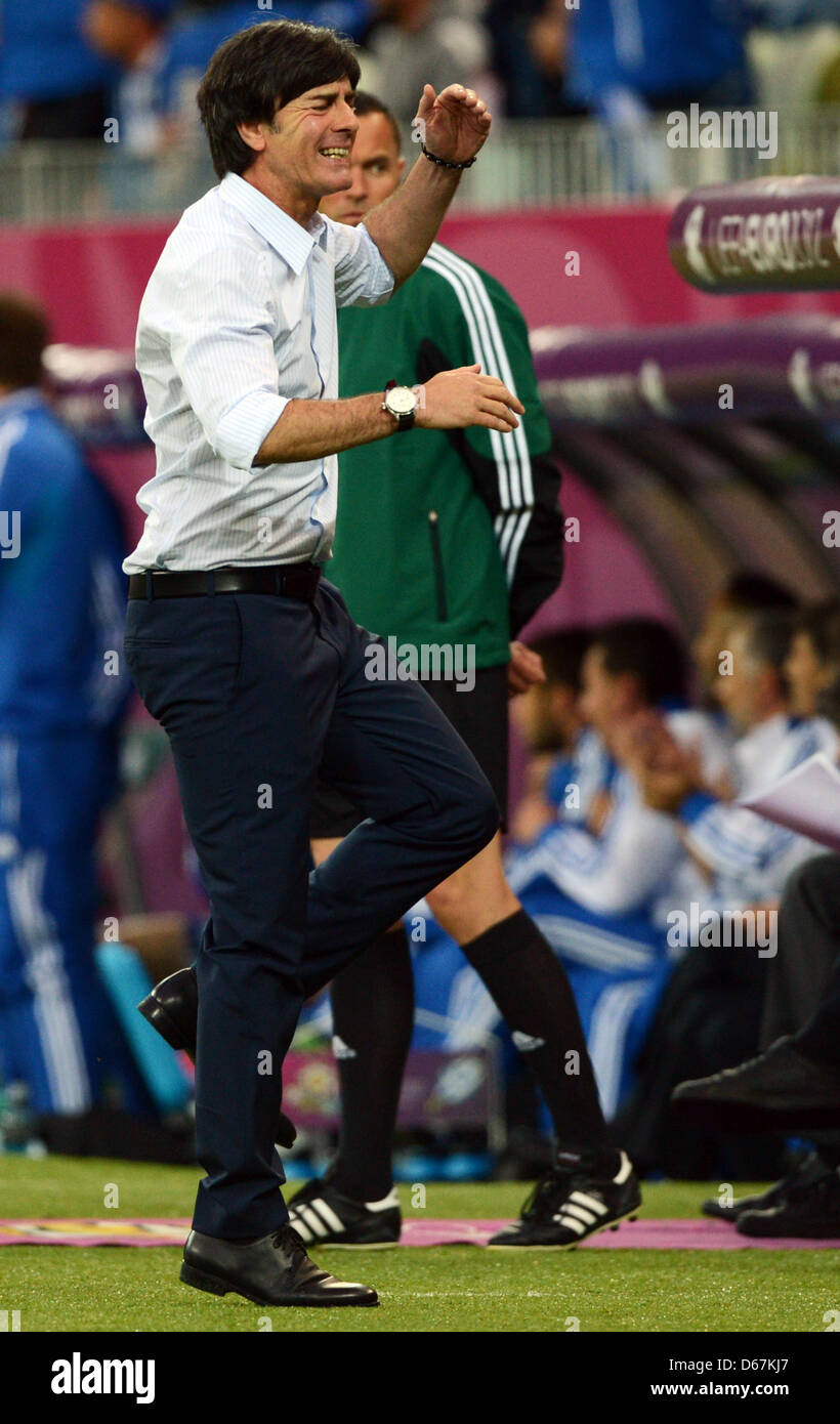 Soccer coach angry hi-res stock photography and images - Alamy