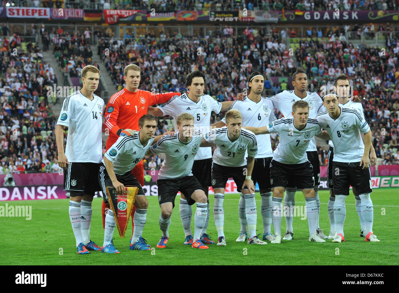 Germany's starting line-up pose for the group photo before the UEFA ...