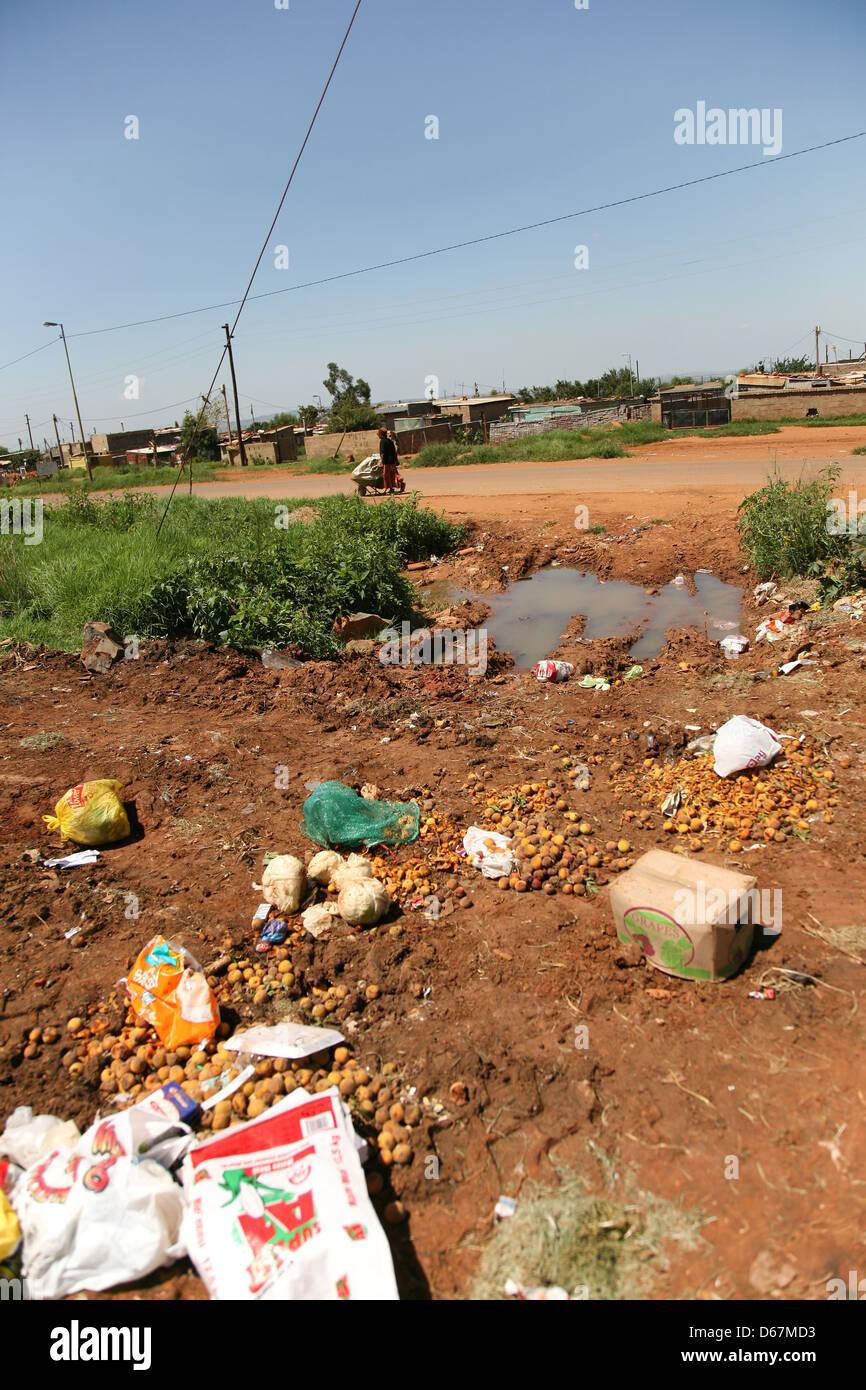 Garbage on water hi-res stock photography and images - Alamy