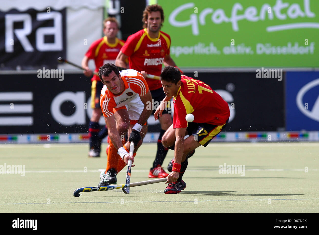Spain's Xavier Leonhart (r) and the Netherland's Marcel Balkestein (l ...