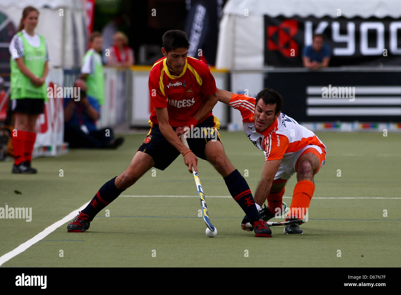 Spain's Xavier Leonhart (l) and the Netherland's Marcel Balkestein (r ...