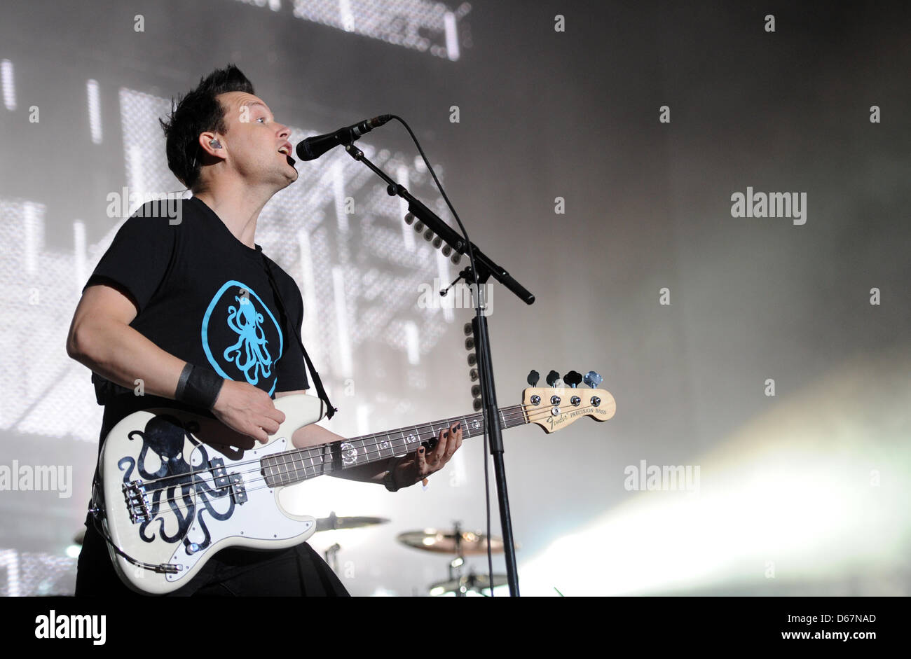 Mark hoppus us band blink 182 hi-res stock photography and images - Alamy