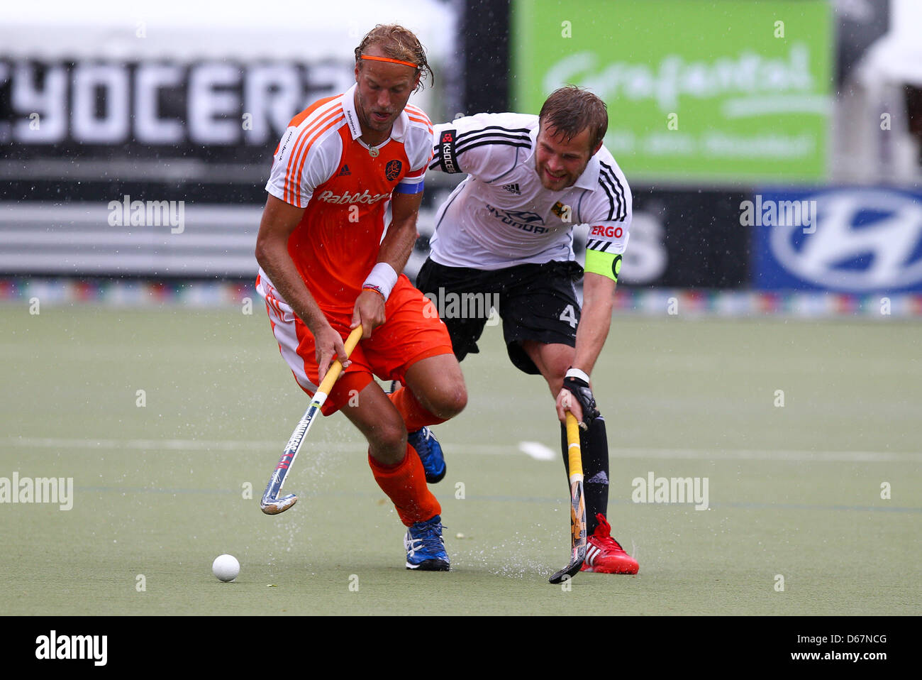 The Netherland's Floris Evers (L) vies for the ball with Germany's ...