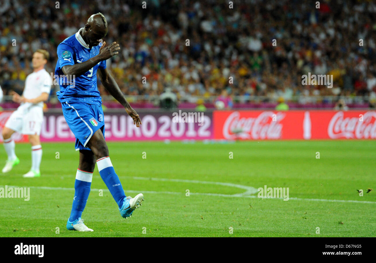 Balotelli angry hi-res stock photography and images - Alamy