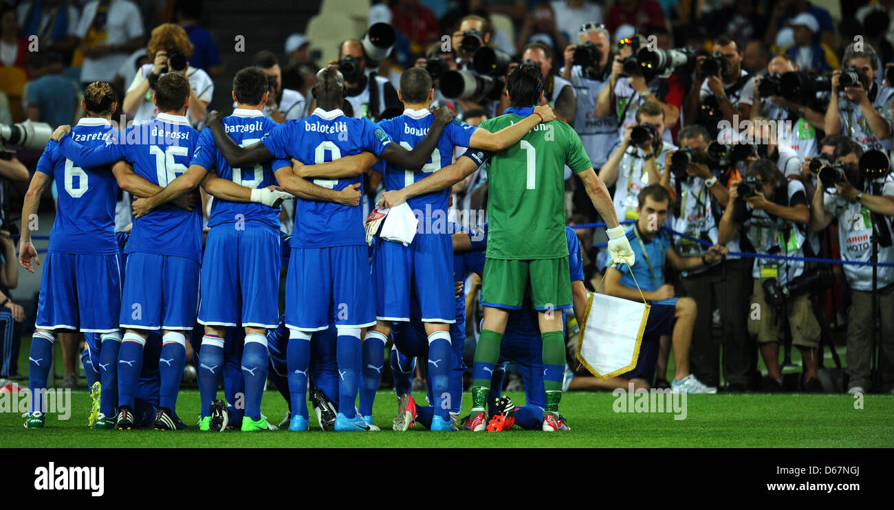 Italy's starting team pose for photographers during UEFA EURO 2012 ...