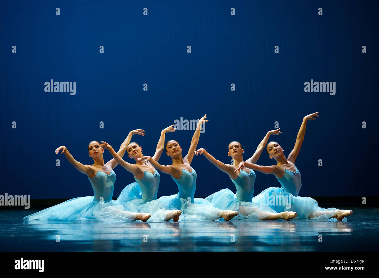 University dance degree hi-res stock photography and images - Alamy