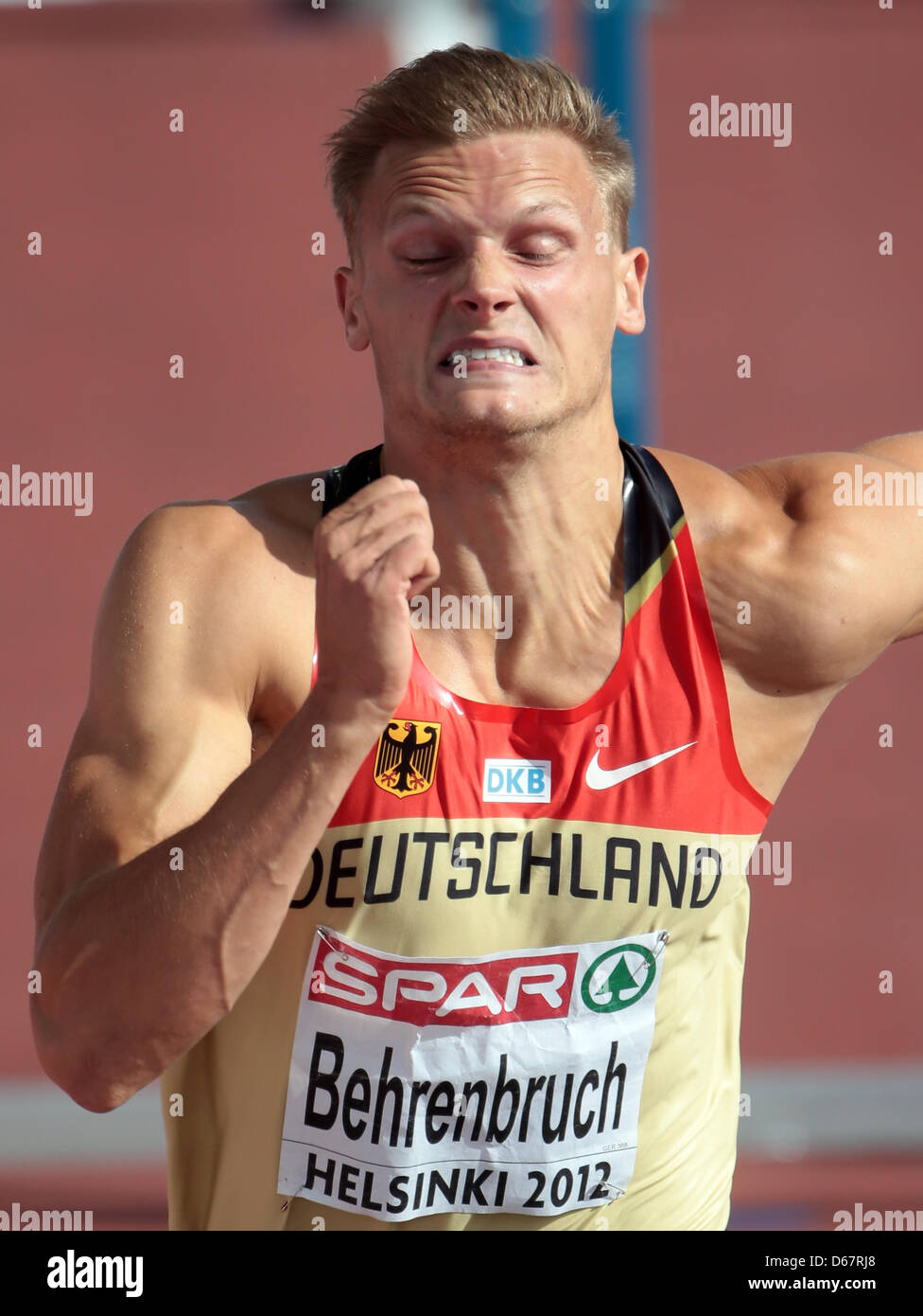 The 110 hurdles for men hi-res stock photography and images - Alamy